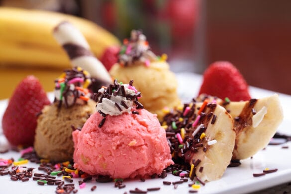 13 Banana Split Toppings - Insanely Good
