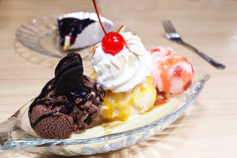 13 Banana Split Toppings - Insanely Good