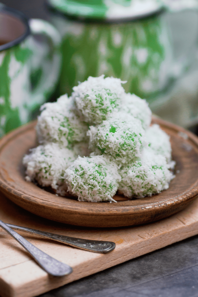 20 Easy Indonesian Desserts - Insanely Good