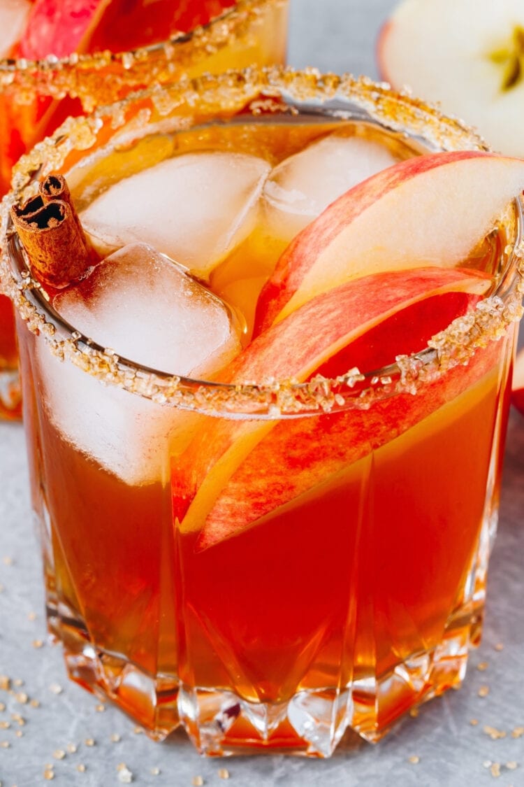25 Best Fall Cocktails to Make This Autumn - Insanely Good