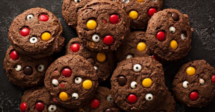 30 Halloween Cookies For a Spooky Good Time - Insanely Good