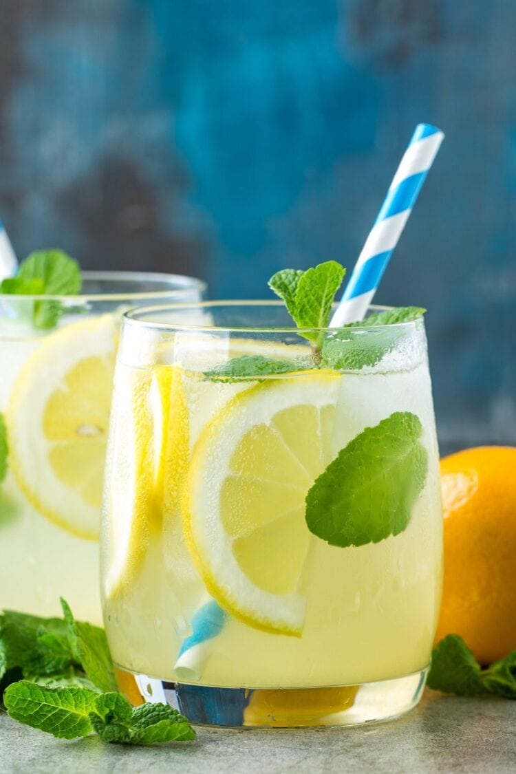 20 Easy Lemonade Cocktails - Insanely Good