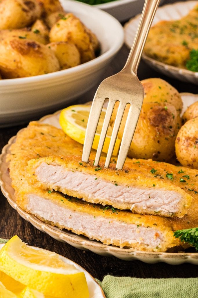 Wiener Schnitzel (Easy Recipe) - Insanely Good