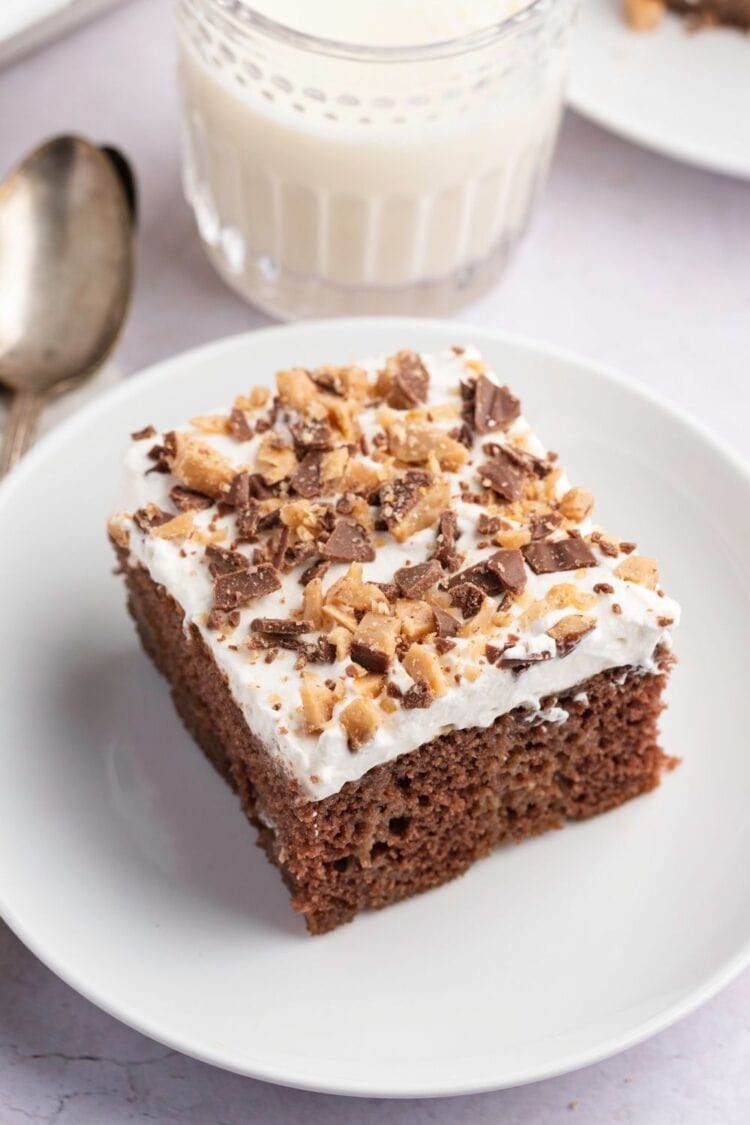 Heath Bar Cake (Easy Dessert Recipe) - Insanely Good