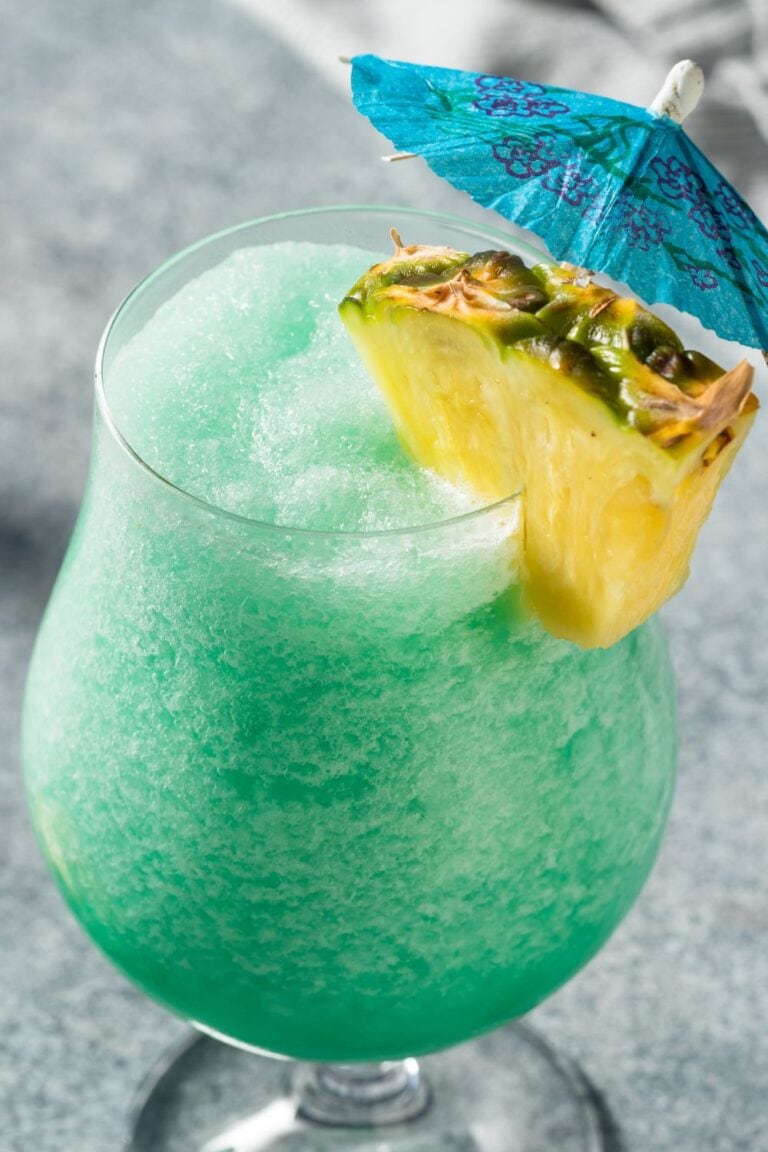 10 Blue Curacao Drinks (+ Easy Cocktail Recipes) - Insanely Good