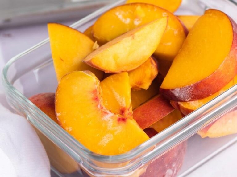 How to Freeze Peaches (+Tips and Tricks!) - Insanely Good