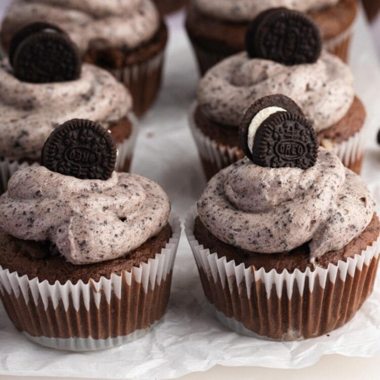 Death by Oreo Cupcakes (Easy Recipe) - Insanely Good