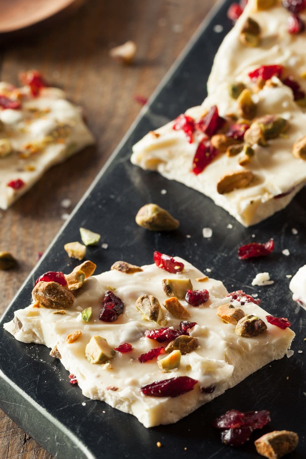 25 Easy Christmas Bark Recipes - Insanely Good