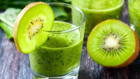 10 Easy Kiwi Smoothie Recipes to Make at Home - Insanely Good