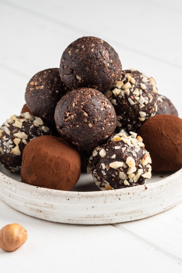 Rum Balls Recipe (Easy, Festive, and Boozy!) - Insanely Good