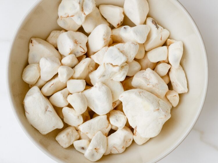 25 Different White Fruits to Try Today - Insanely Good