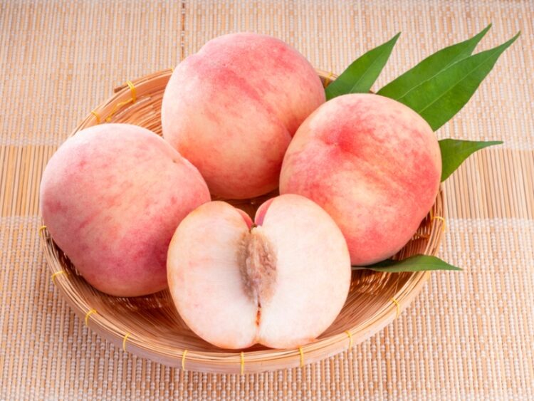 25 Different White Fruits to Try Today - Insanely Good