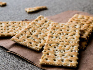 7 Best Crackers for Charcuterie Board - Insanely Good