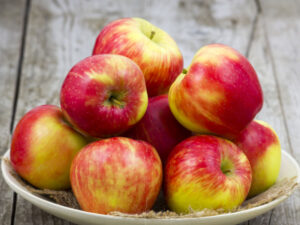 What Are the Sweetest Apples? (15 Types) - Insanely Good