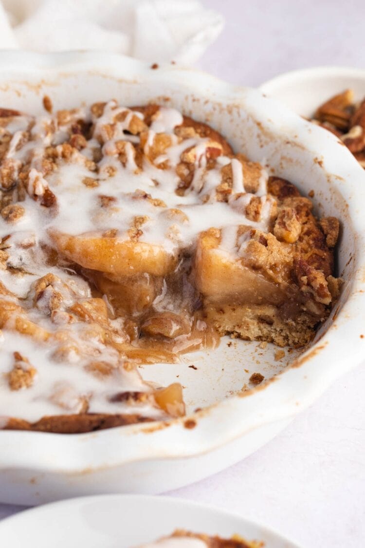 Cinnamon Roll Dutch Apple Pie (Easy Recipe) - Insanely Good