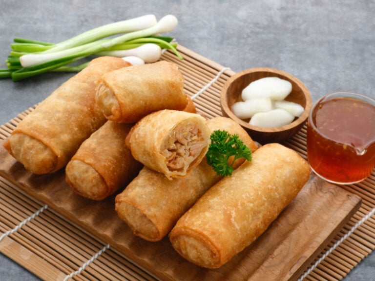 Spring Roll vs. Egg Roll (What's the Difference?) - Insanely Good