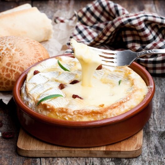 Best Cheese for Fondue (7 Different Types) - Insanely Good