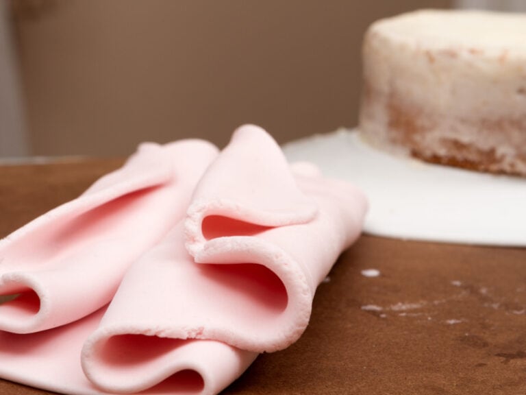 What Is Fondant Icing? (And How to Make It) - Insanely Good
