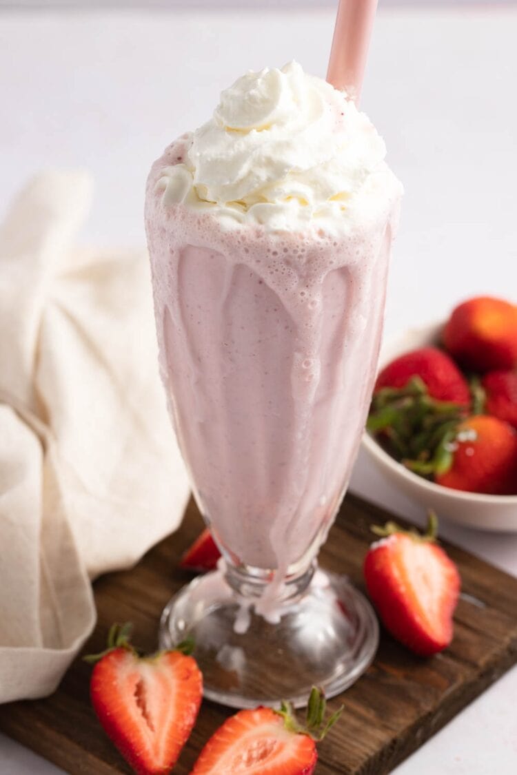 Fresh Strawberry Milkshake Recipe - Insanely Good
