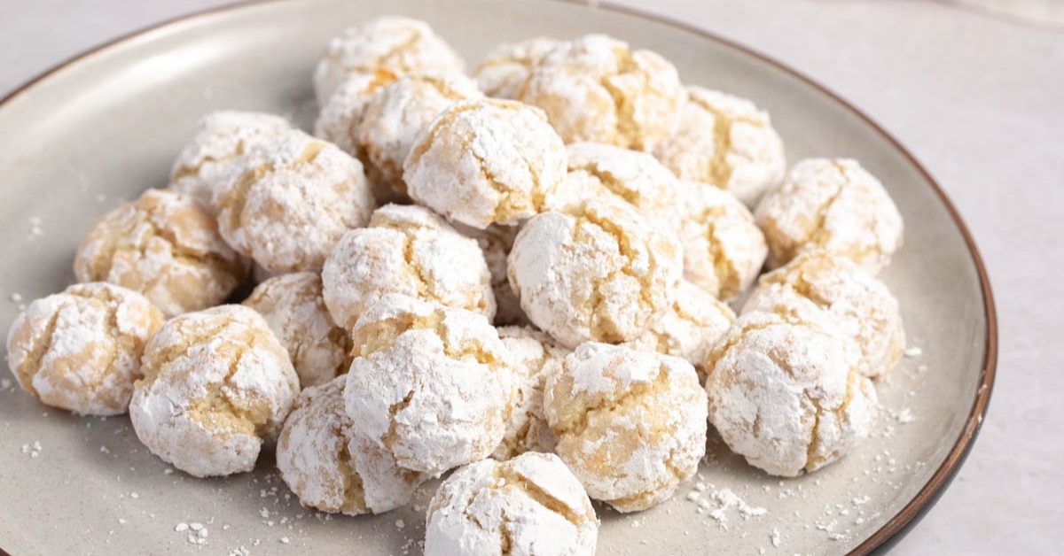 Amaretti Cookies (Italian Recipe) - Insanely Good