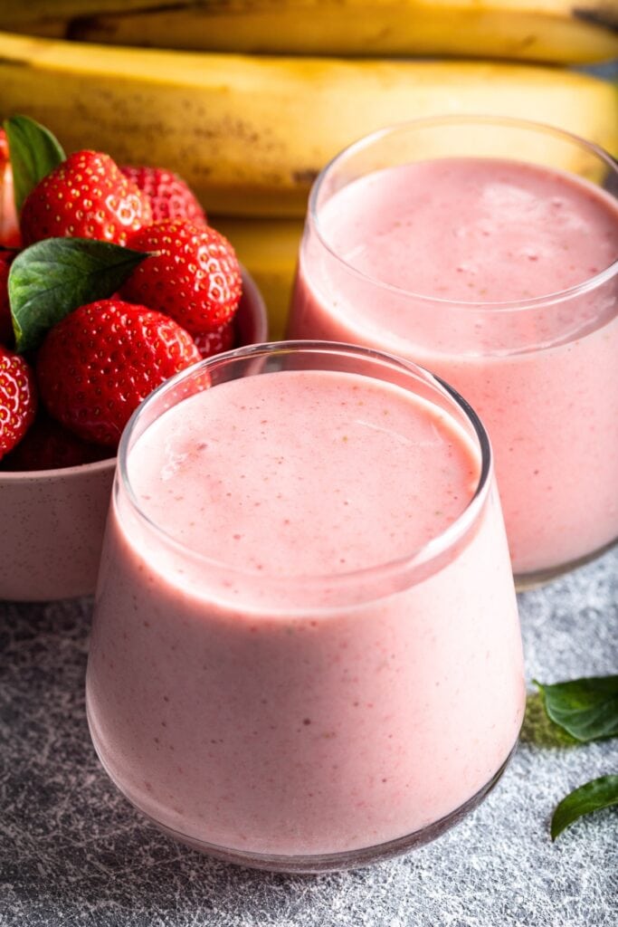 Strawberry Smoothie (Quick and Easy Recipe) - Insanely Good