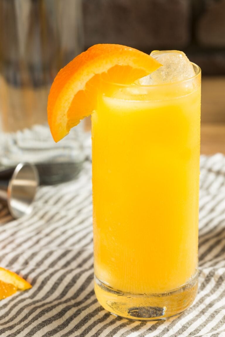 Screwdriver Cocktail (Classic Recipe) - Insanely Good