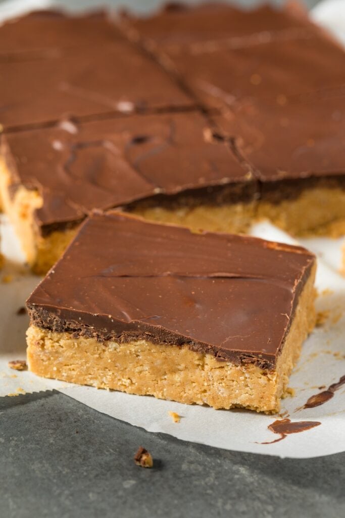 Reese's No Bake Peanut Butter Bars - Insanely Good