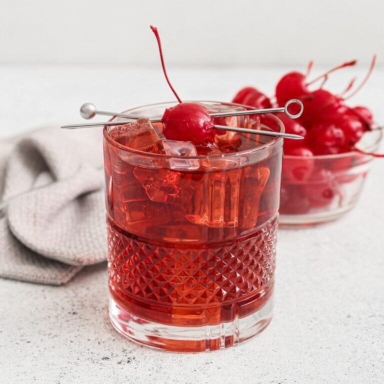 Manhattan Cocktail Recipe - Insanely Good