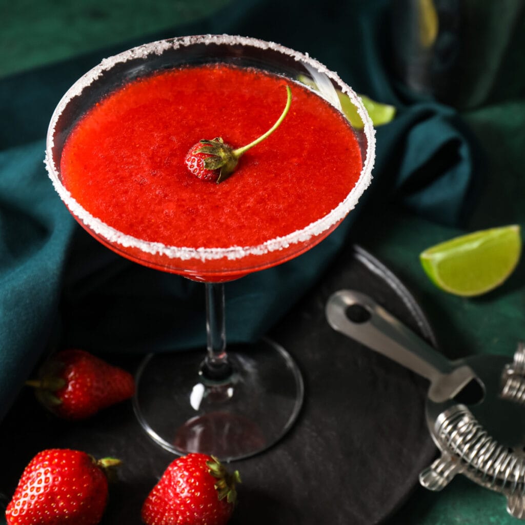 Strawberry Daiquiri (Classic Recipe) - Insanely Good
