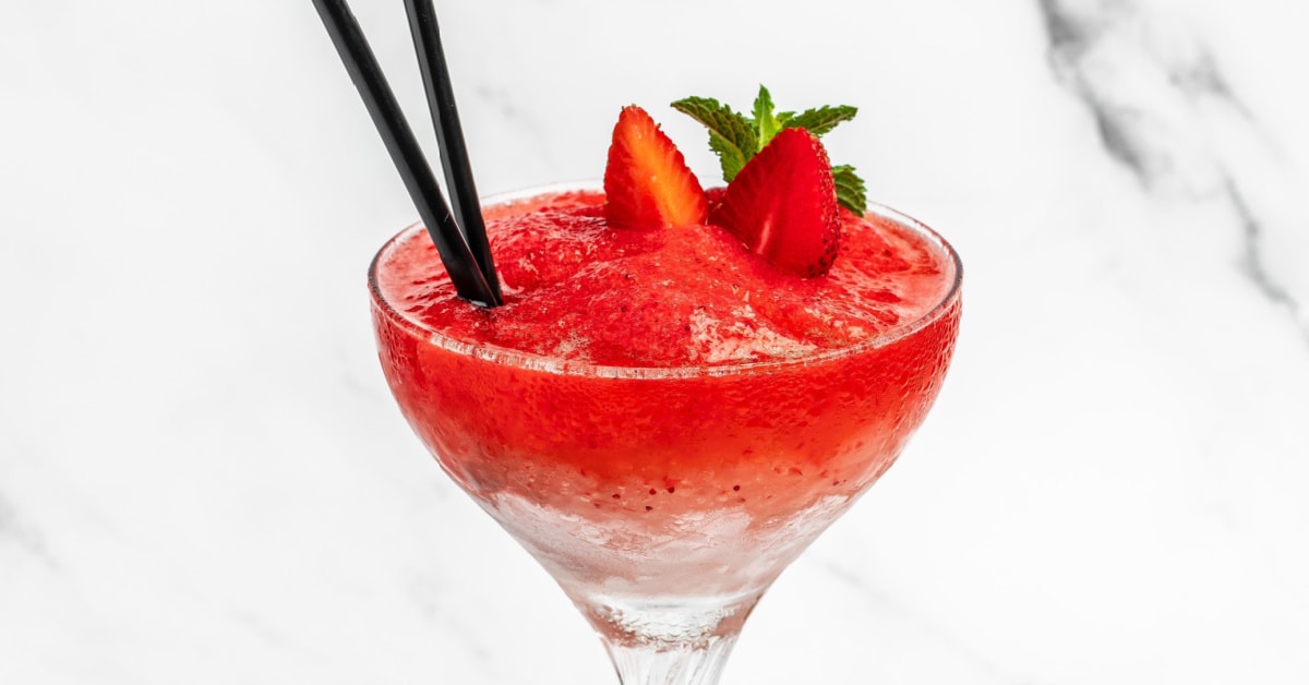 25 Best Labor Day Cocktails (+ Easy Drink Recipes) - Insanely Good