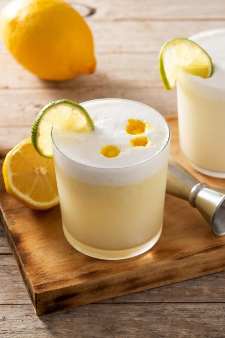 20 Easy Sour Cocktails To Tickle Your Tastebuds - Insanely Good
