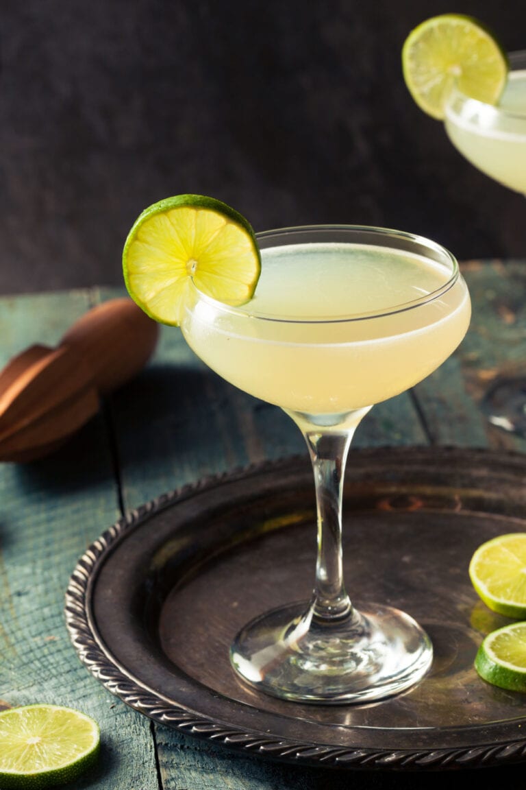 Classic Daiquiri Cocktail (Easy Recipe) - Insanely Good