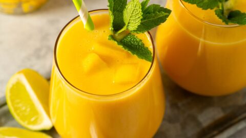 Mango Smoothie (Quick and Easy Recipe) - Insanely Good