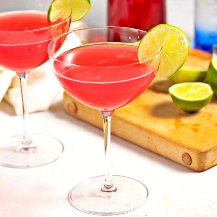 Cosmopolitan Cocktail Recipe (A Classic!) - Insanely Good