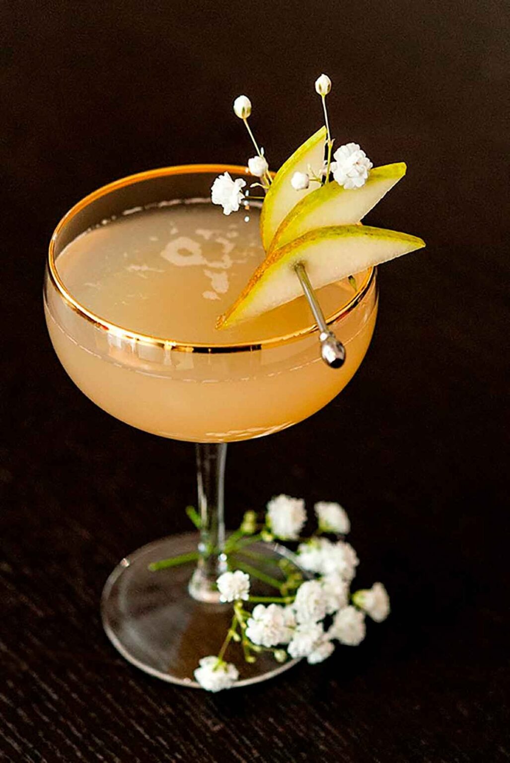 13 Shimmering Gold Cocktails to Dazzle Your Guests - Insanely Good
