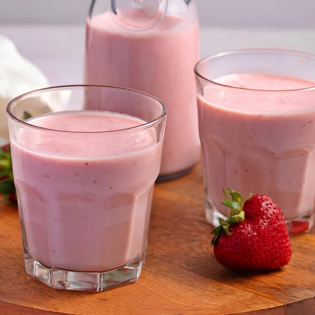 Homemade Strawberry Milk (Easy Recipe) - Insanely Good