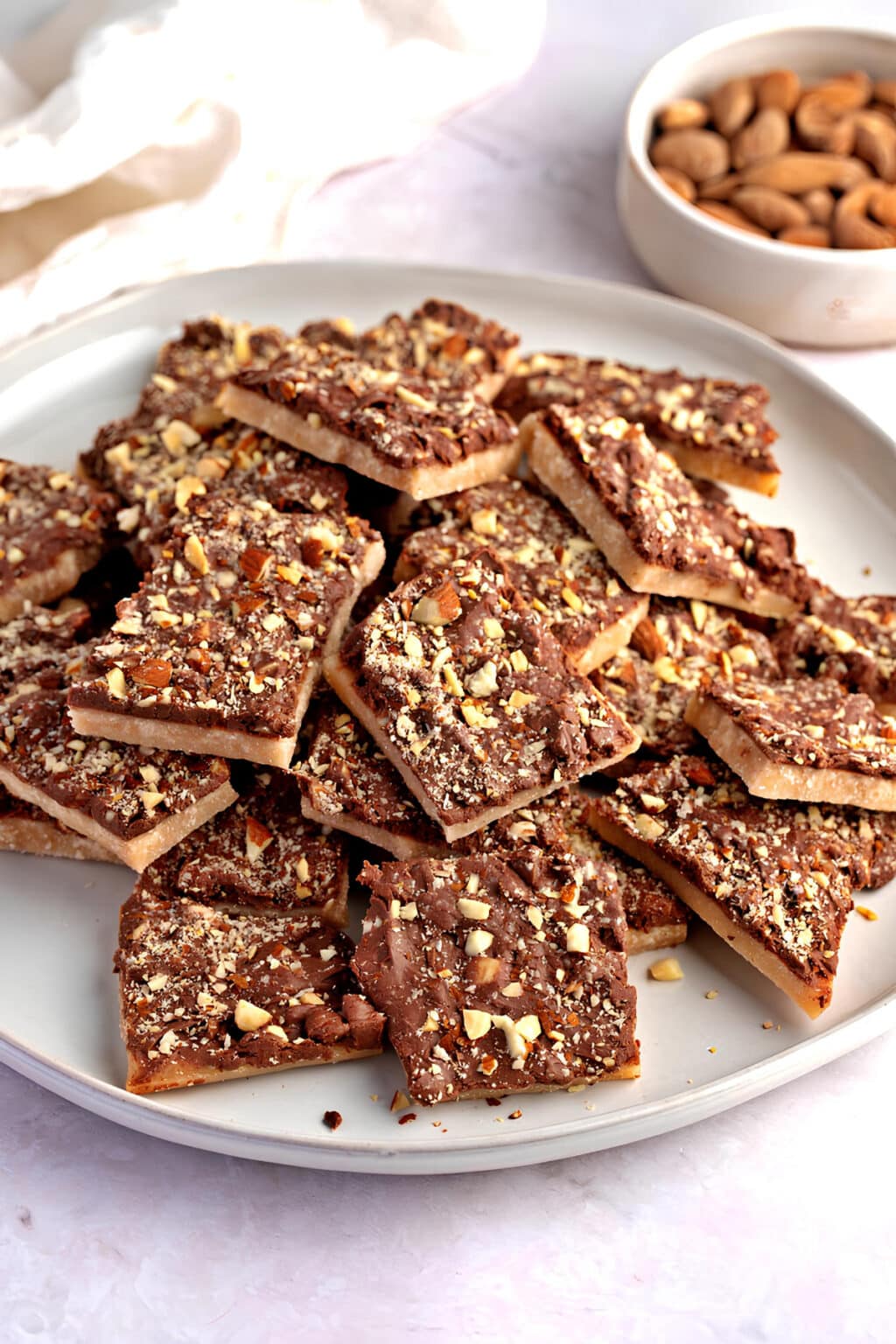 Homemade Almond Roca (Easy Recipe) - Insanely Good