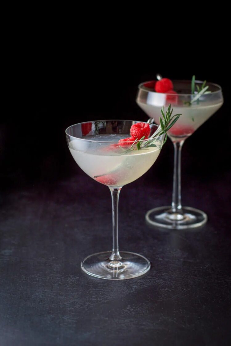 17 Christmas Martini Recipes for Your Next Holiday Party - Insanely Good