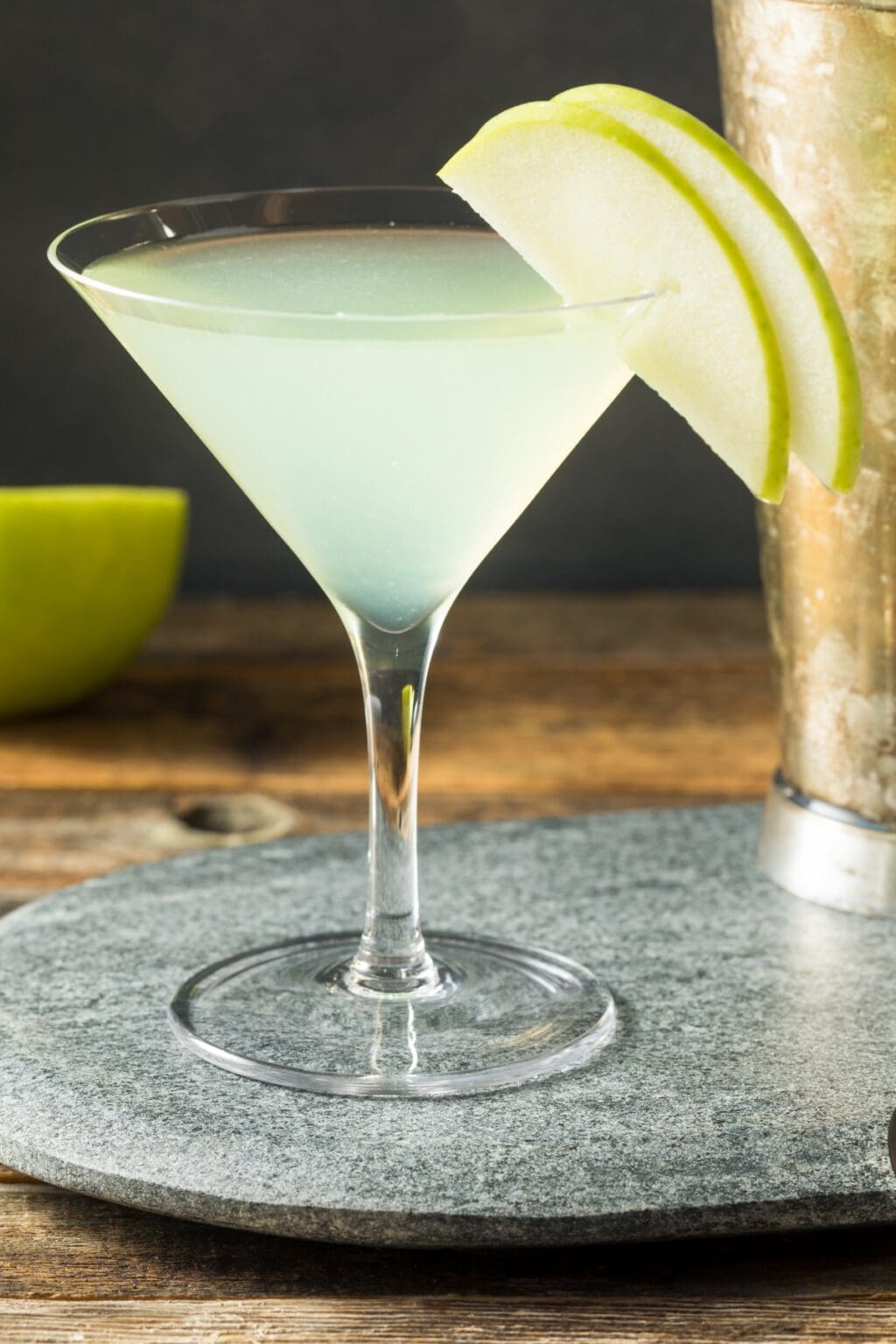 Appletini (Easy Cocktail Recipe) - Insanely Good