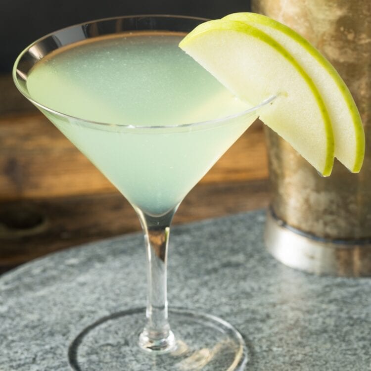 Appletini (Easy Cocktail Recipe) - Insanely Good