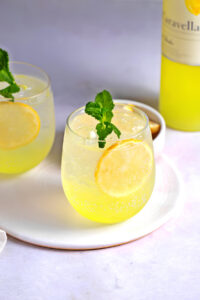 Limoncello Spritz (Easy Italian Cocktail) - Insanely Good