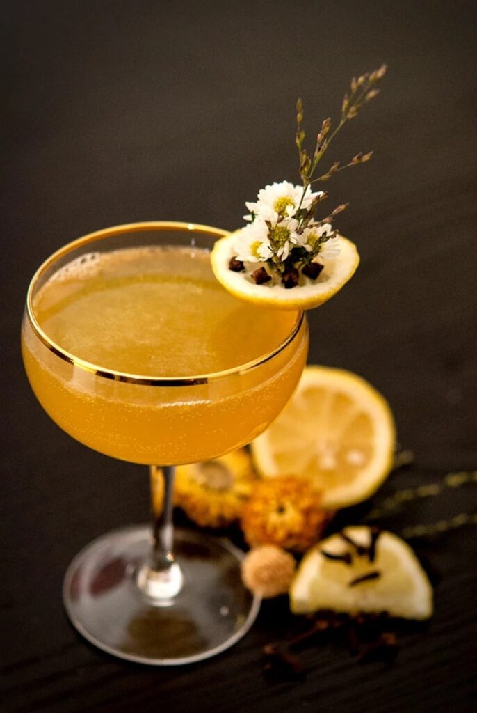 13 Shimmering Gold Cocktails to Dazzle Your Guests - Insanely Good
