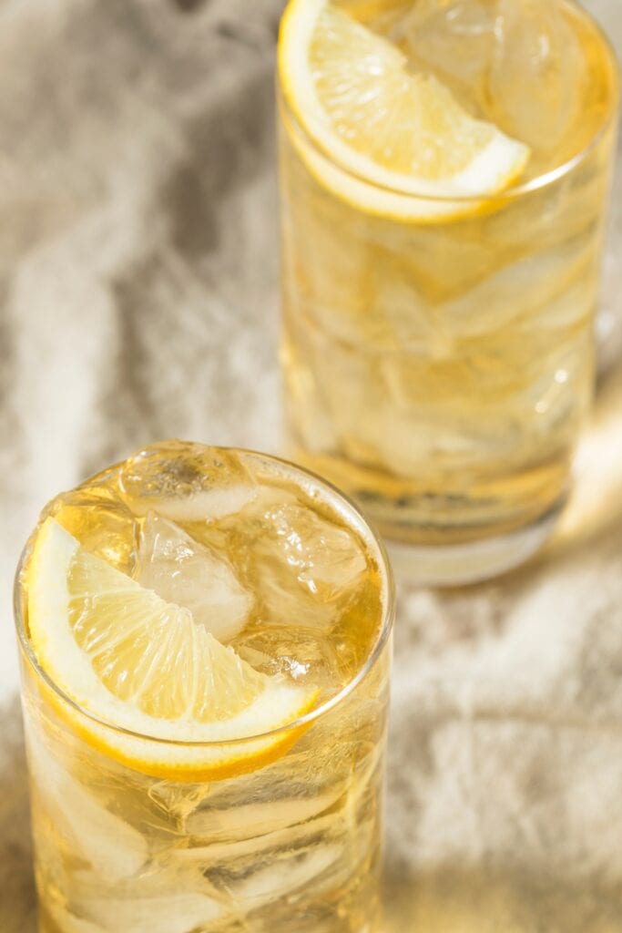 Seven and Seven Cocktail Recipe - Insanely Good