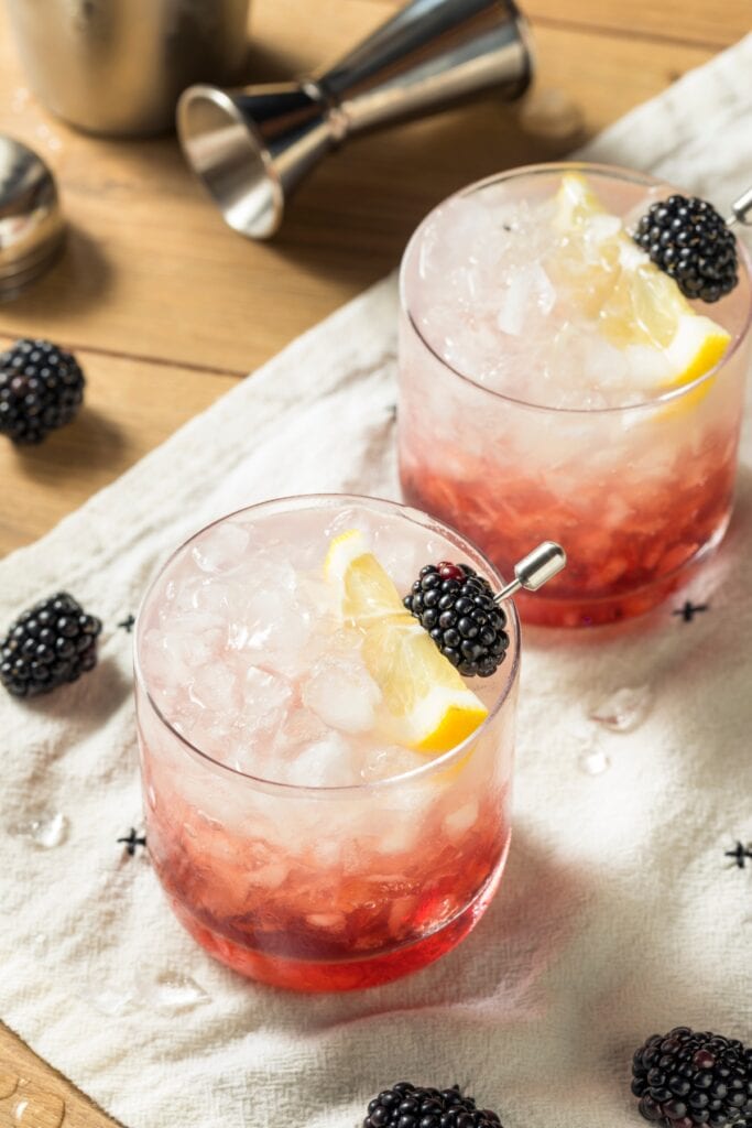 Bramble Cocktail Recipe - Insanely Good