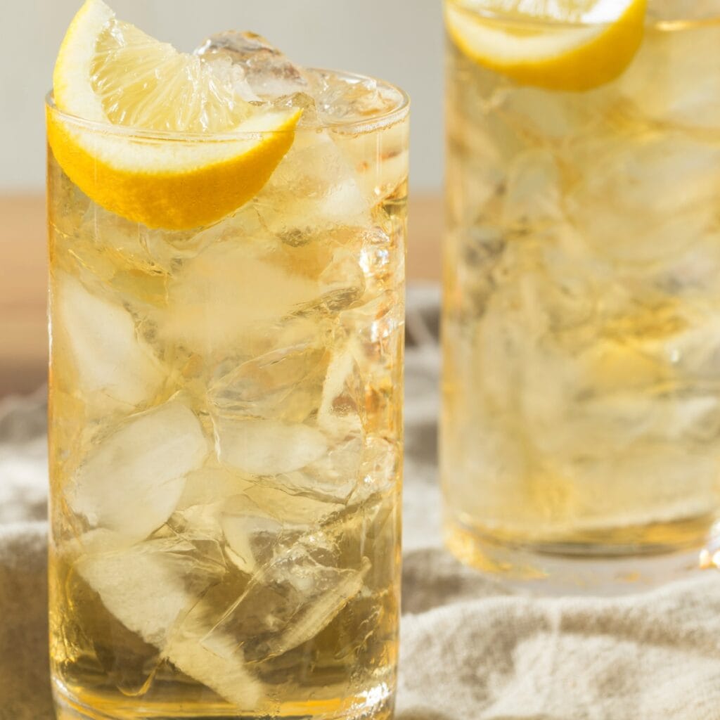 Seven and Seven Cocktail Recipe - Insanely Good