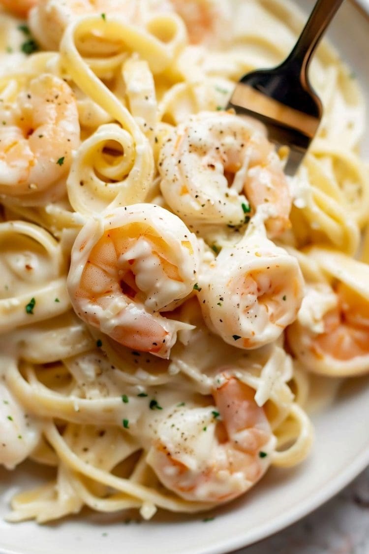 Easy Shrimp Alfredo Recipe - Insanely Good